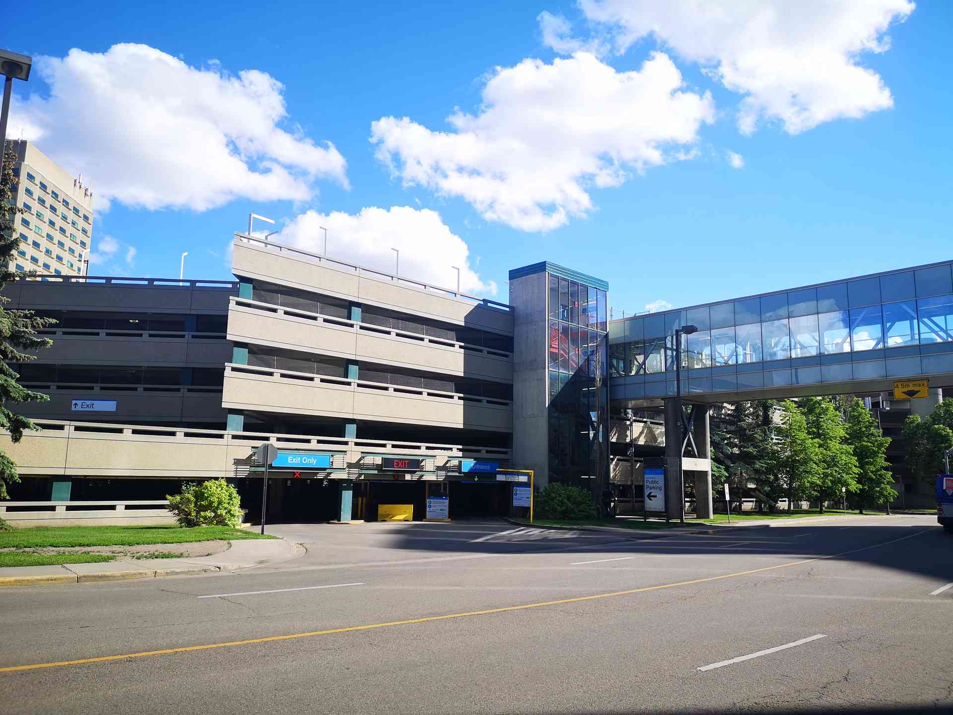U of A Hospital East Public Parkade Parking